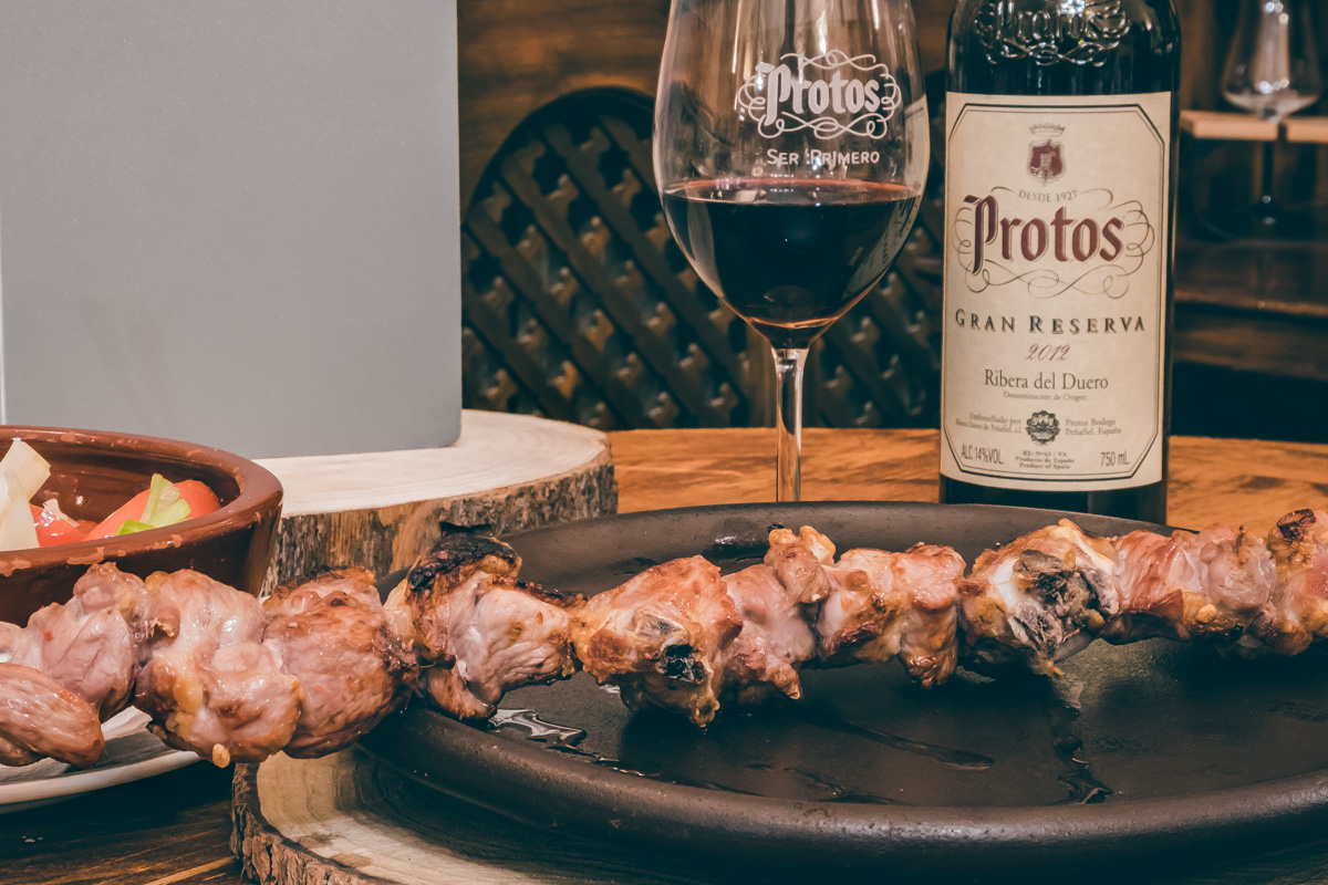 Pincho de lechazo España - Bodegas Protos